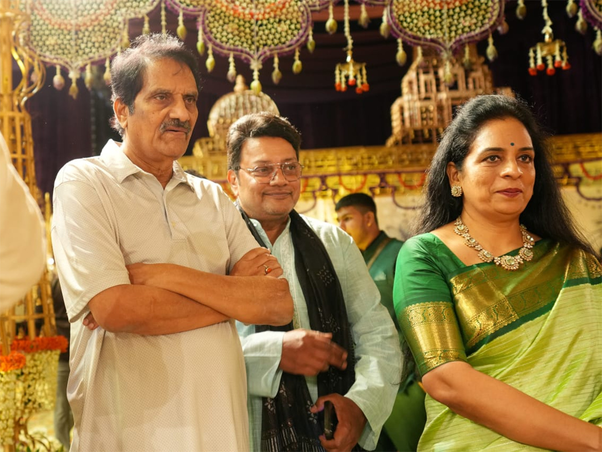 ఫిలిం ఫైనాన్షియర్ బంగారు బాబు కుమారుడి వివాహ వేడుకలో సినీ, రాజకీయ ప్రముఖులు (ఫోటోలు) | Tollywood ...